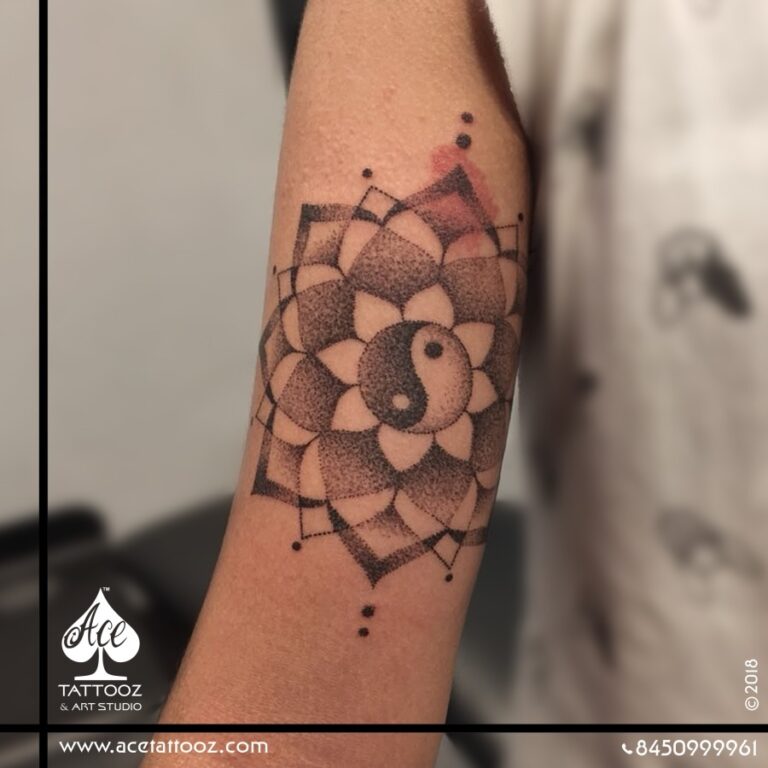 TATTOO IDEAS FOR WOMENS WRIST - Acetattooz